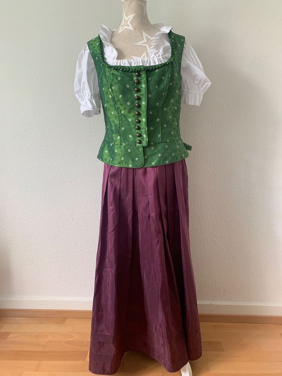Hochwertiges Dirndl Gr. 44/46 mit 2 Blusen und 4 Schürzen (Neu (gemäss ...