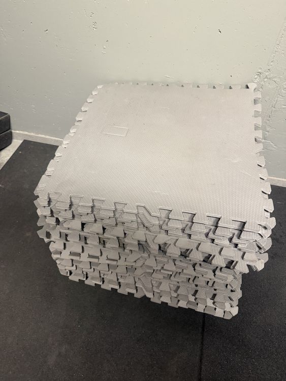 Grey Interlocking Gym Mats - Soft & Safe Floor Cover (Gebraucht) in ...