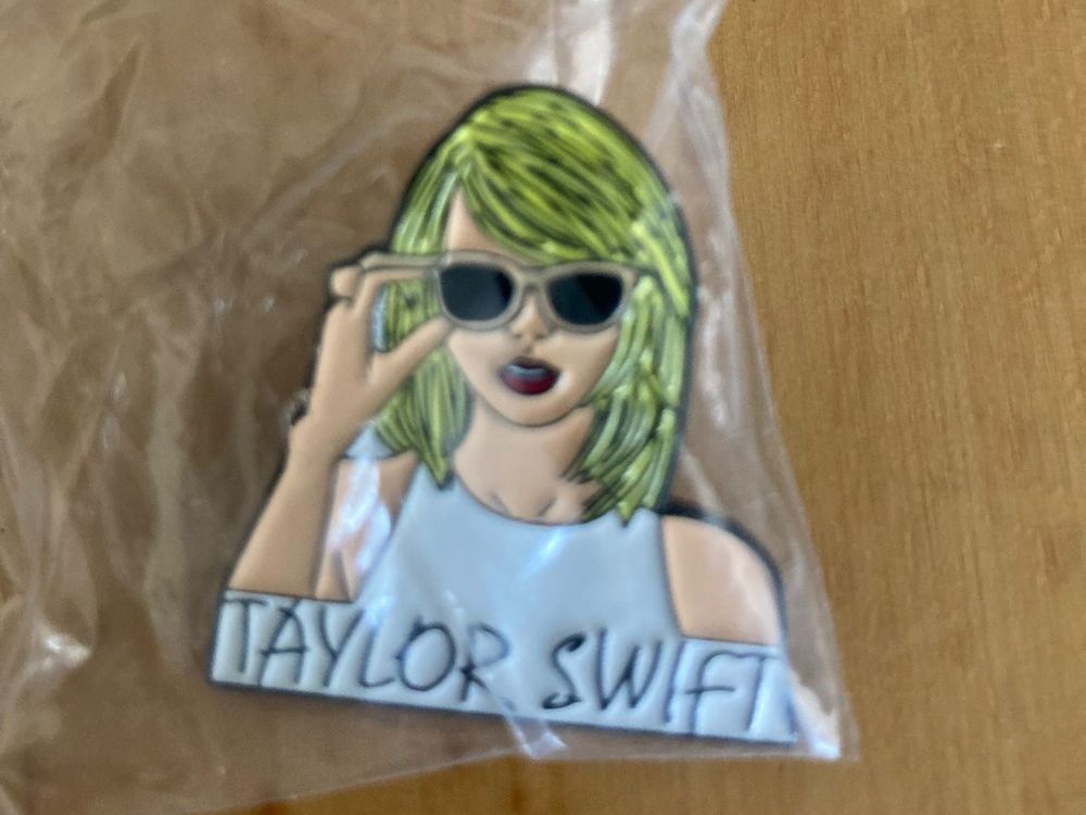 Taylor Swift Pin Anstecker Pop Country (Neu (gemäss Beschreibung)) in ...