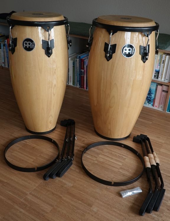 Zwei Kongas mit Ständer | Kaufen auf Ricardo