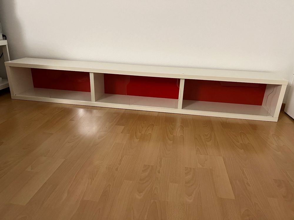 Lowboard weiss mit roter Rückwand (Gebraucht) in Illnau für CHF 1 – nur ...