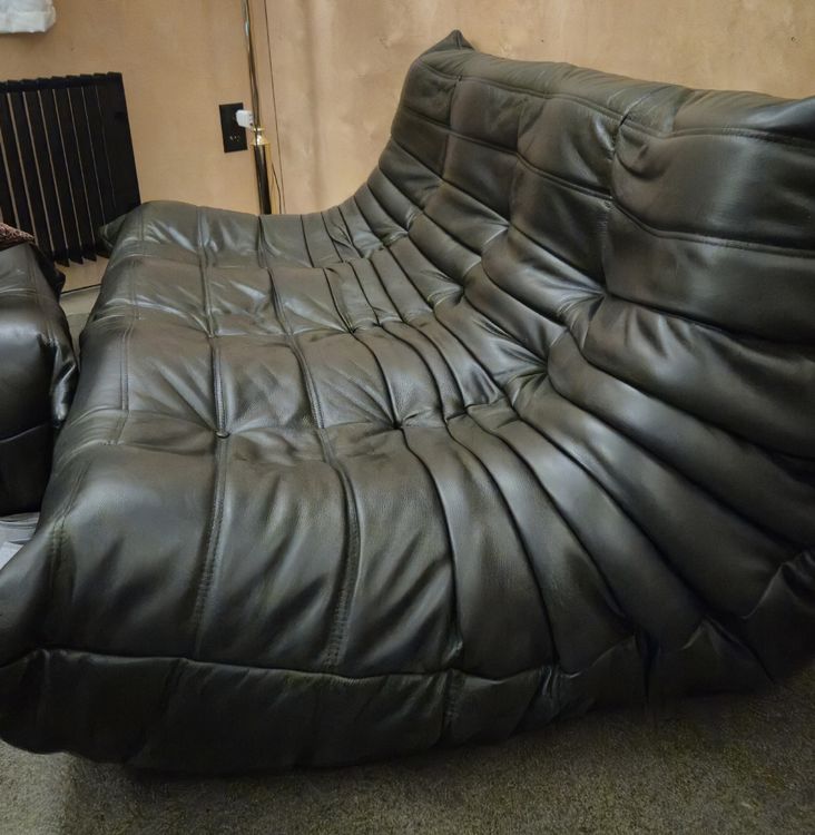 Ligne Roset TOGO 3er Sofa + Hocker, Leder Schwarz (Gebraucht) in Widnau ...