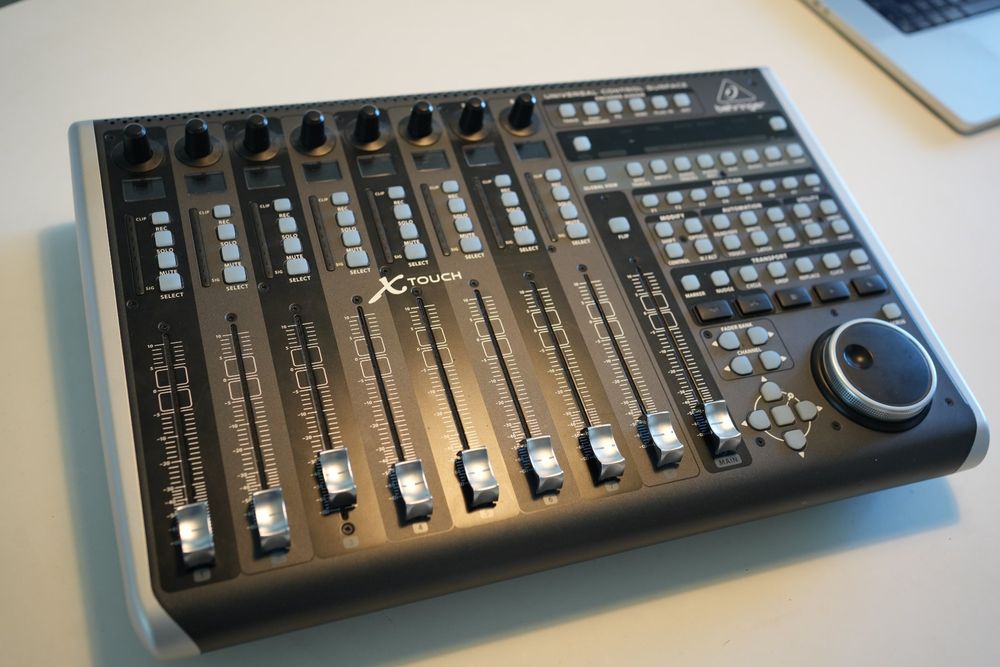 Behringer X-Touch Universal Control Surface | Kaufen auf Ricardo