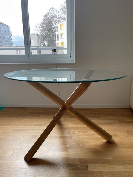 Stilvolle Glasplatte Auf Holztisch Bilder