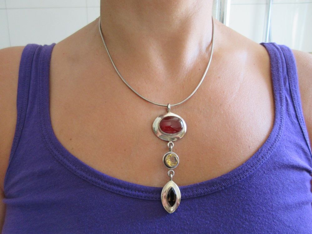 925 Omega Collier mit grossem Karneol-Quarz Anhänger, 22 gr. (Neu ...