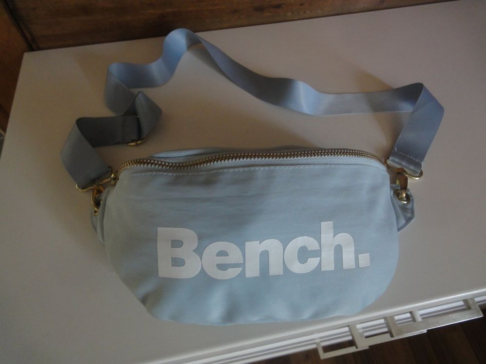 Damen Bauchtasche von Bench (Gebraucht) in Sevelen für CHF 8 – mit ...