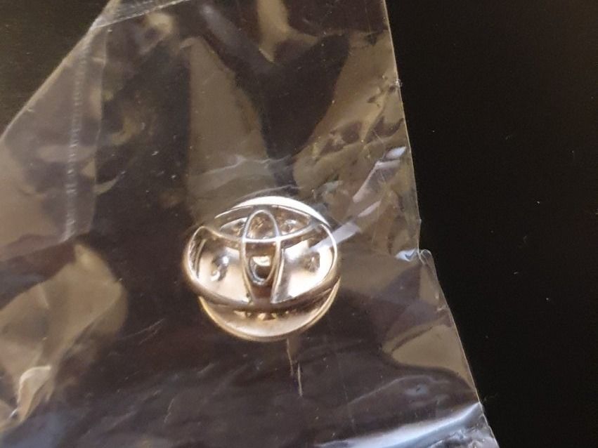 Toyota Pin (Neu und originalverpackt) in Näfels für CHF 1 – mit ...