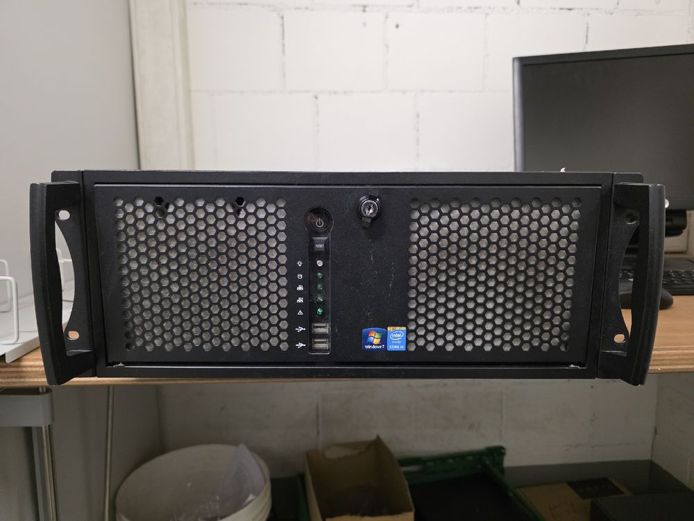 Chenbro rm42200 usb 3.0. rack enclosure (Gebraucht) in Zweisimmen für ...