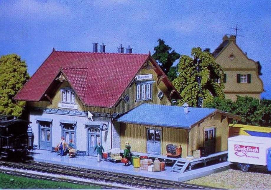 Faller H0 B-97 Bahnhof Blumenfeld mit Güterschuppen, Bausatz (Neu und ...