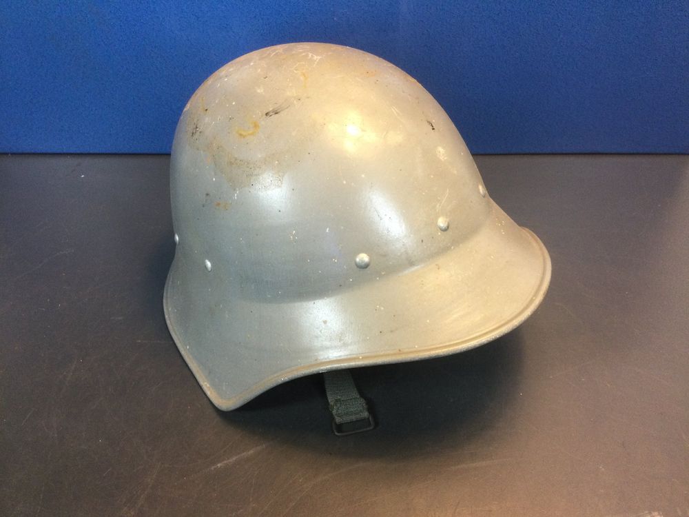 Antiker Schweizer Armee Helm aus Aluminium (Gebraucht) in Wangen SZ für ...