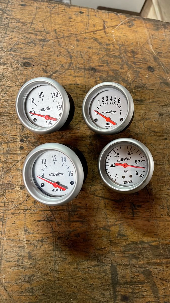 Auto-Style Anzeigen - Armaturen Auto/Oldtimer (Defekt) in Giffers für ...