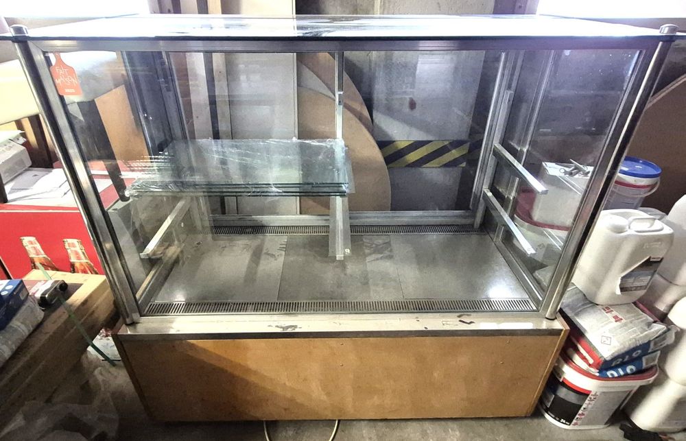 Gastro grande vitrine de pâtisserie / snacks réfrigérée 450L (Gebraucht ...