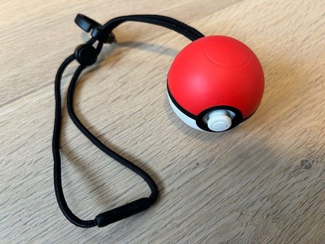 Pokeball Plus Nintendo Switch Controller (Gebraucht) in Villigen für ...