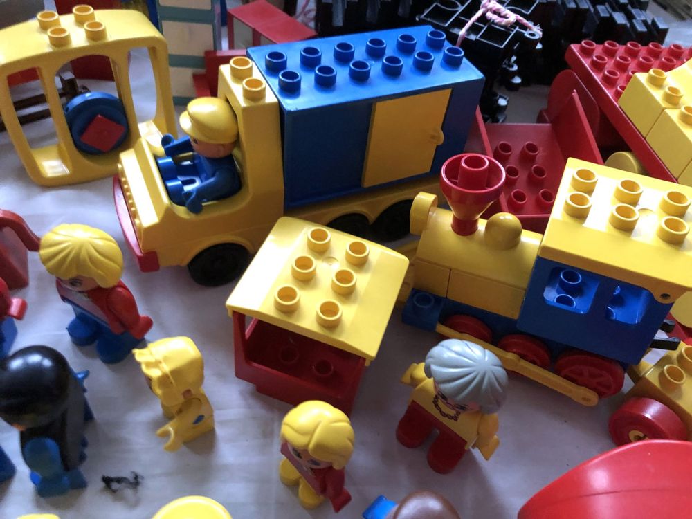 Grosse LEGO Duplo Sammlung mit Eisenbahn und Schienen (Gebraucht) in ...