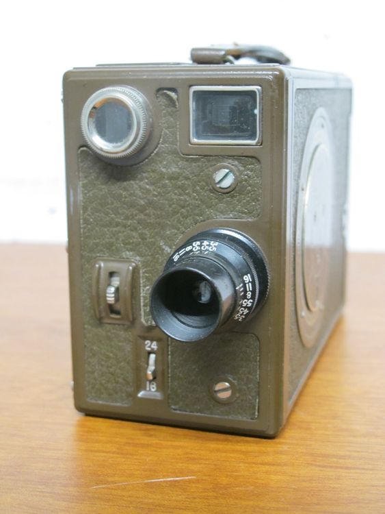 Bell & Howell: Filmo 121 Vintage 16mm Filmkamera 30ger (Defekt) in Dettighofen für CHF 65 – mit ...