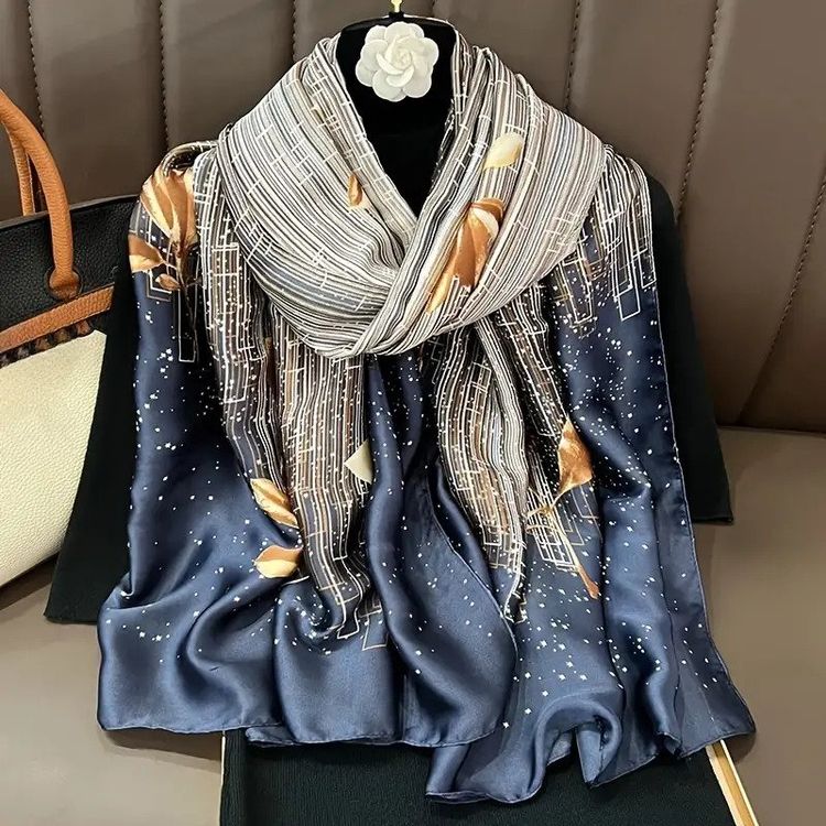 Modischer XXL Foulard Schal Edel Lady Like 💙 NEU (Neu und originalverpackt) in Bern für CHF 12 ...