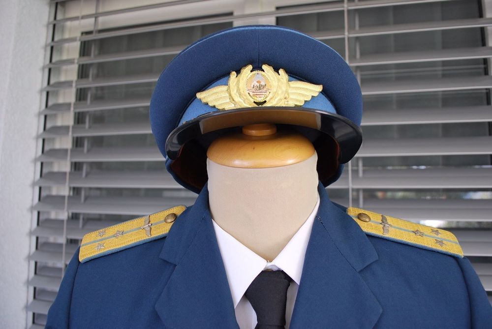 Rumänien Luftwaffe Oblt. Uniform (Gebraucht) in für CHF 99 – mit ...