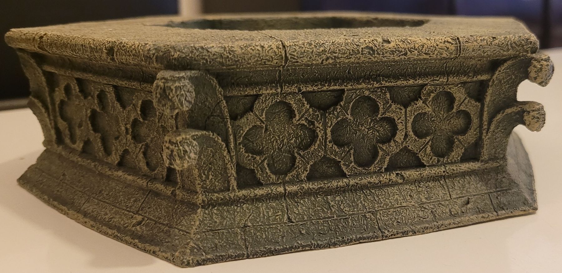 Bol décoratif hexagonal d’occasion, style gothique (D'occasion) à La ...