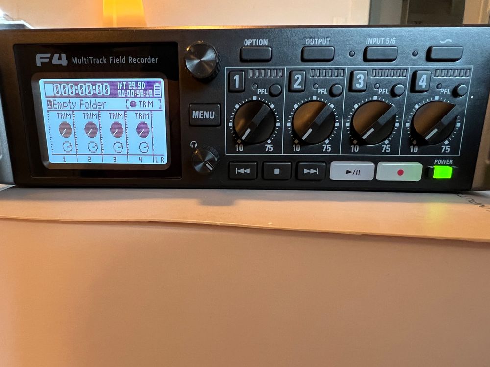 ZOOM F4 Fieldrecorder mit 2 x 128GB MicroSD | Kaufen auf Ricardo