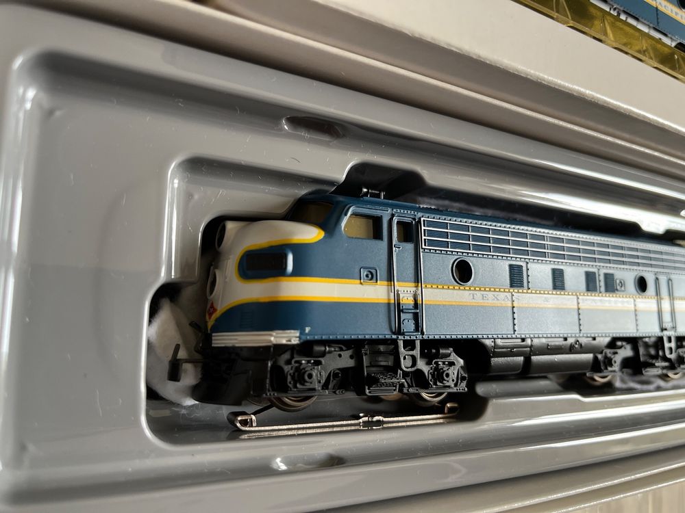 Märklin 3481 und 4081 Diesellok GM EMD F7 Texas Pacific, OVP (Gebraucht) in Schlieren für CHF ...