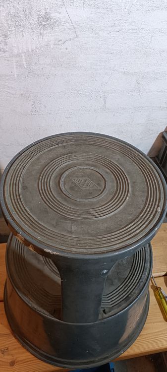 Robuster Vintage Hocker / Tritthocker mit Rollen, Metall (Gebraucht) in ...