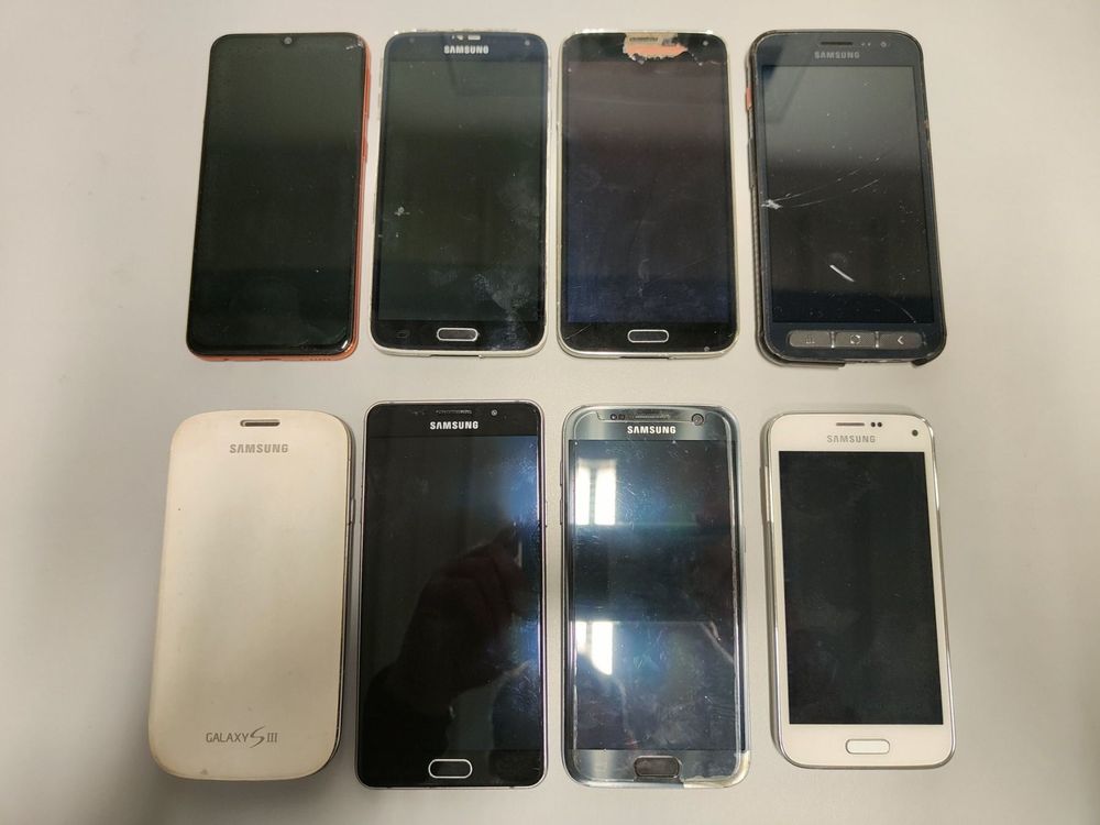 8 Smartphone défectueux (Defekt) in Léchelles für CHF 40 – mit ...