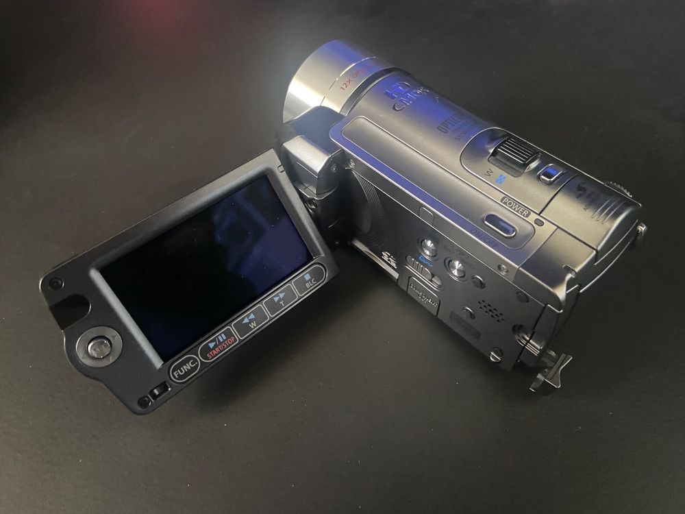Canon Camcorder HF100 mit 12x optischem Zoom | Kaufen auf Ricardo