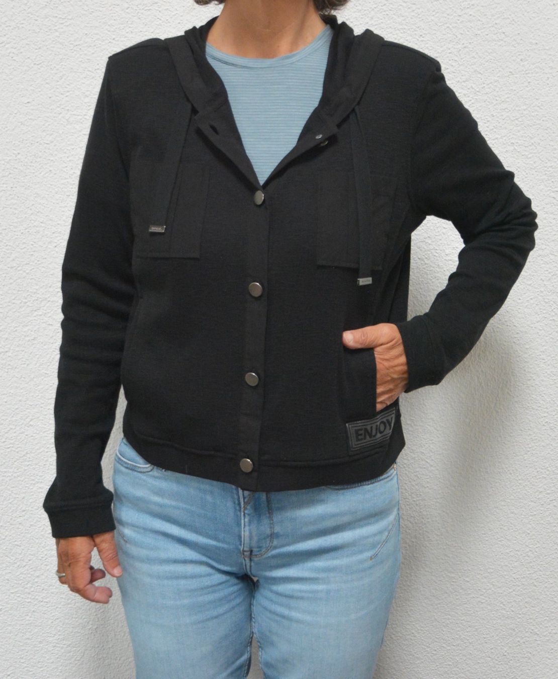 Schwarze, leicht strukturierte Jacke mit Kapuze von Monari (Gebraucht ...