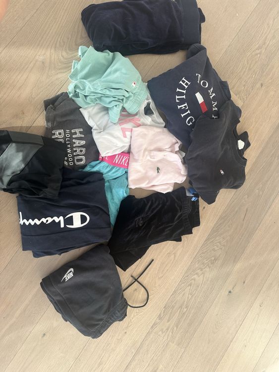 Sportsachen mädchen Gr. 10 - 12 (Gebraucht) in für CHF 12 – mit ...