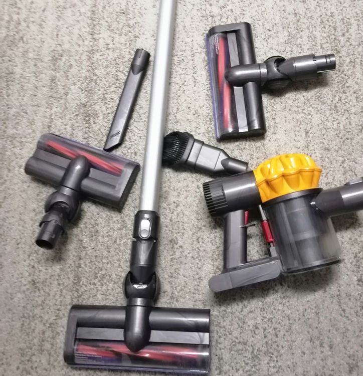 Dyson Akku-Staubsauger mit Zubehör | Kaufen auf Ricardo Dyson Akku-Staubsauger mit Zubehör | Kaufen auf Ricardo