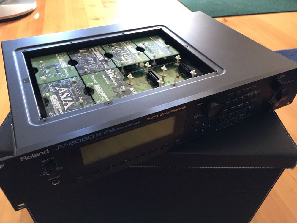 ROLAND JV-2080 Rack-Synthesizer avec 6 cartes d’expansion (D'occasion ...