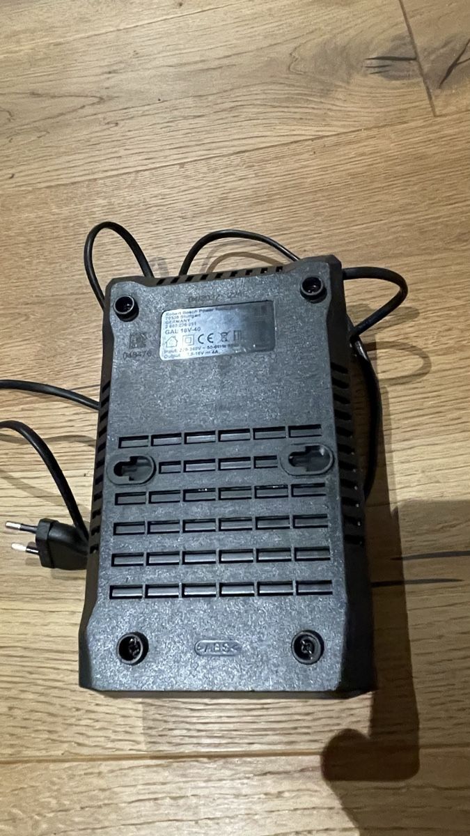 Bosch Professional Ladegerät GAL 18V-40, Top Zustand! (Gebraucht) in ...