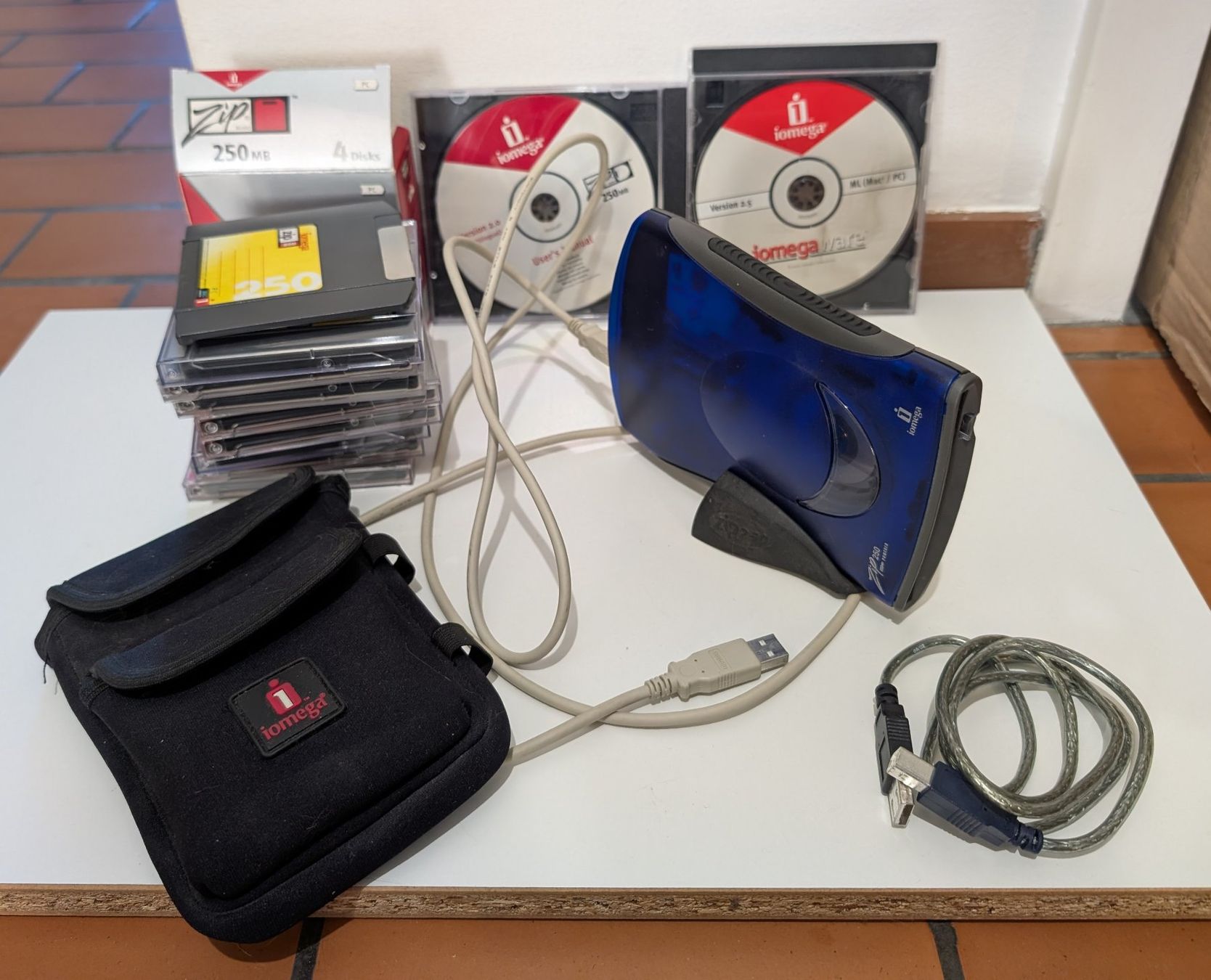 Iomega ZIP 250MB USB Drive mit 9 Disketten + Zubehör (Gebraucht) in ...