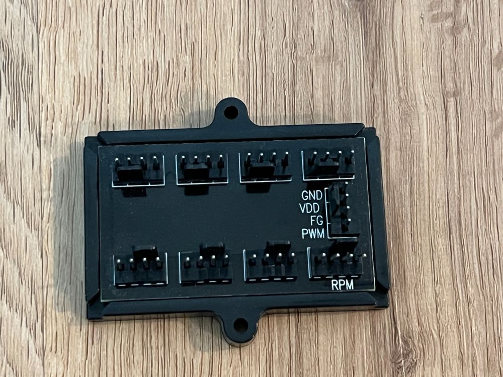 Lüfter Splitter Phobya 4Pin PWM auf 8x 4Pin Splitter (Gebraucht) in ...