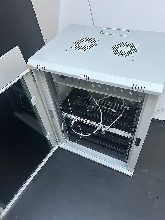 MikroTik - VPN-Router + Rack + Cables ... (Gebraucht) in Winterthur für ...