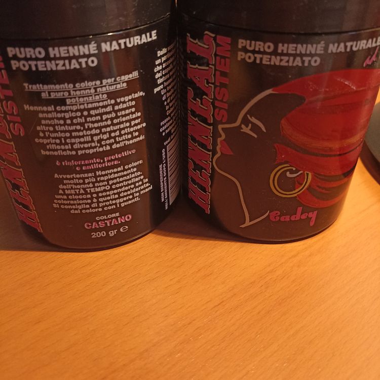 puro henne vegetale potenziato: uno rosso e uno castano (Neu und ...