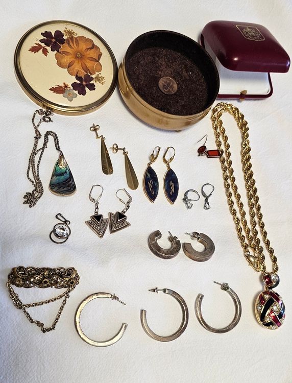 Ur-Omas Schmuk mit kleiner Schatulle zum basteln (Gebraucht) in ...