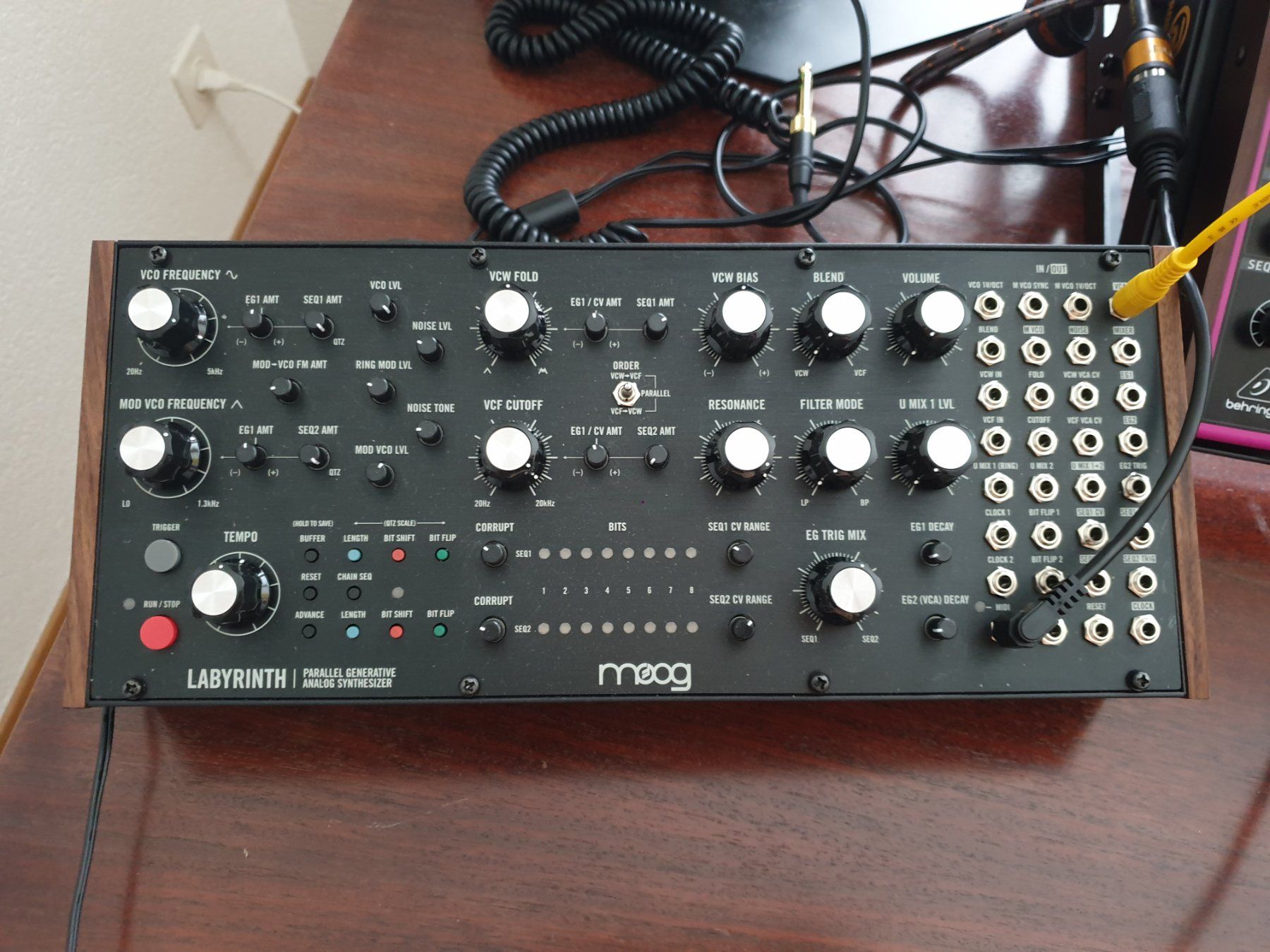 Moog Labyrinth Parallel Generative Analog Synthesizer (Neu und originalverpackt) in Fribourg für ...