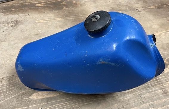 Pony 521 Benzin Tank Blech (Gebraucht) in Tumegl/Tomils für CHF 5 – mit ...
