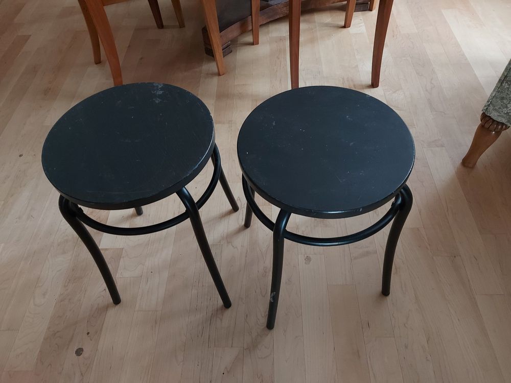 Hocker (Set aus 2 Stück), schwarz (Gebraucht) in Zürich für CHF 6 – nur ...
