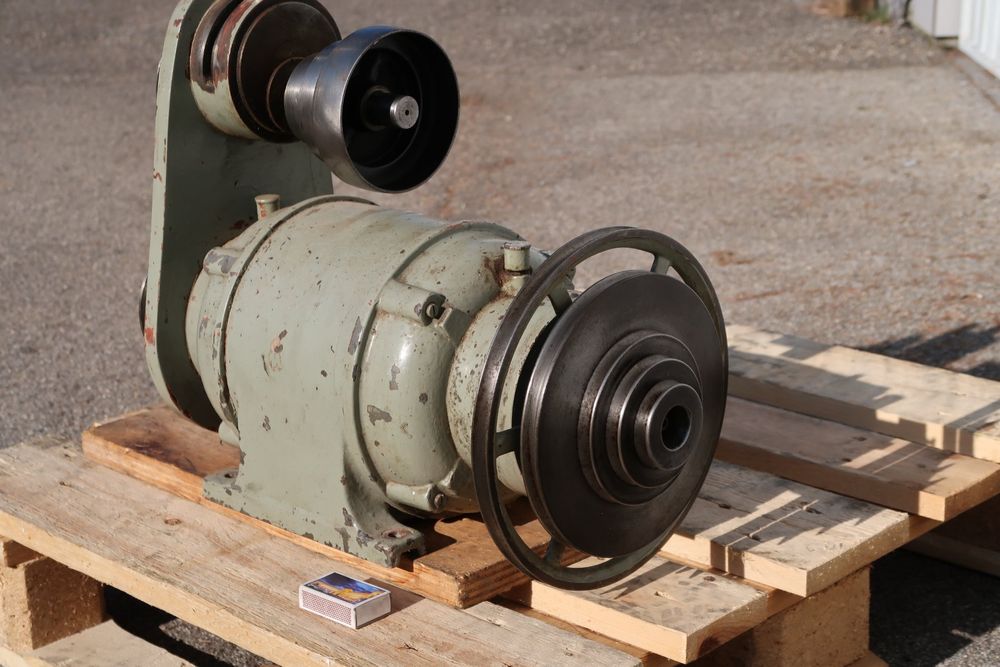 EMB Motor 450 /900 U/min. für Schaublin 102 Drehbank 380V (Defekt) in ...