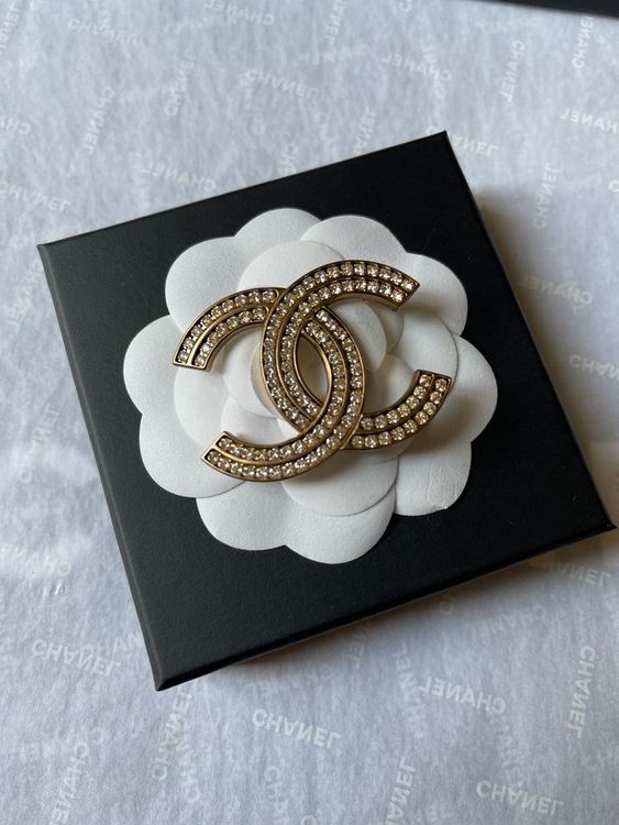 Chanel Brosche (Neu und originalverpackt) in Winterthur für CHF 990 ...