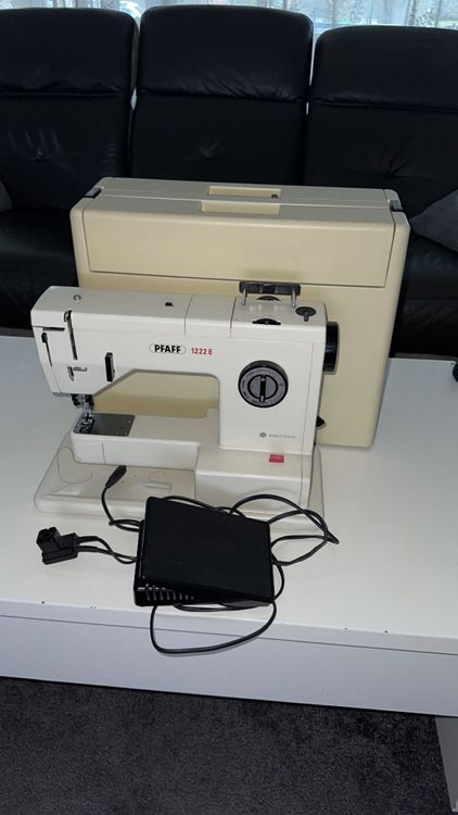 Nähmaschine mit Koffer von PFAFF Modell 1222 E super Zustand | Kaufen auf Ricardo