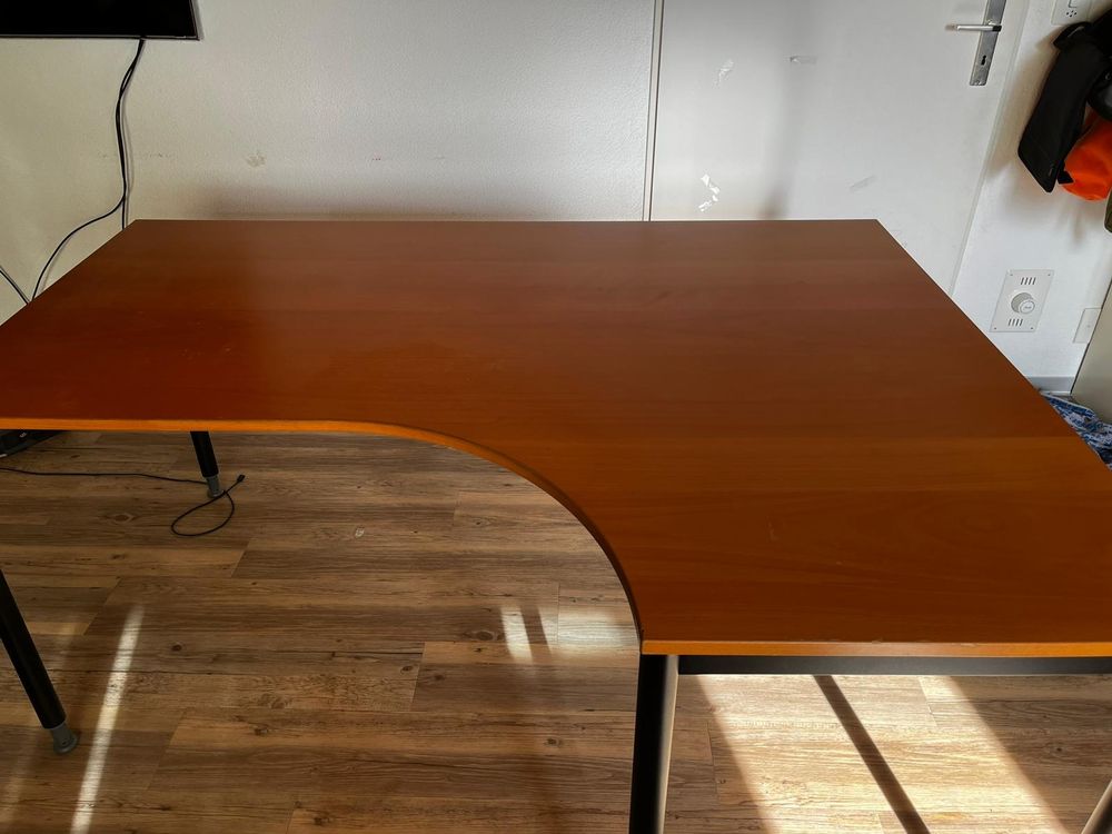 Pult (Gebraucht) in Niederweningen für CHF 1 – nur Abholung auf Ricardo ...