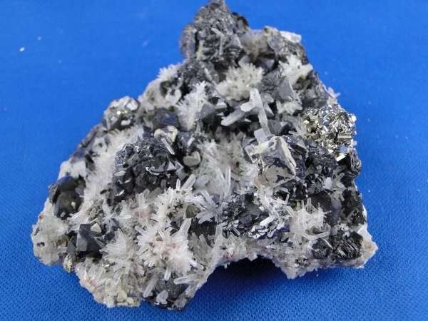 Galena und Sphalerit mit Pyrit auf Quarz-Matrix (Gebraucht) in Schinznach Bad für CHF 19 – mit ...