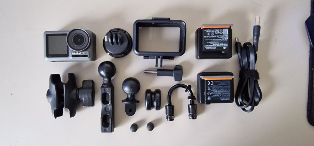 DJI Cosmo Action Kamera mit Zubehör (Neu (gemäss Beschreibung)) in für ...