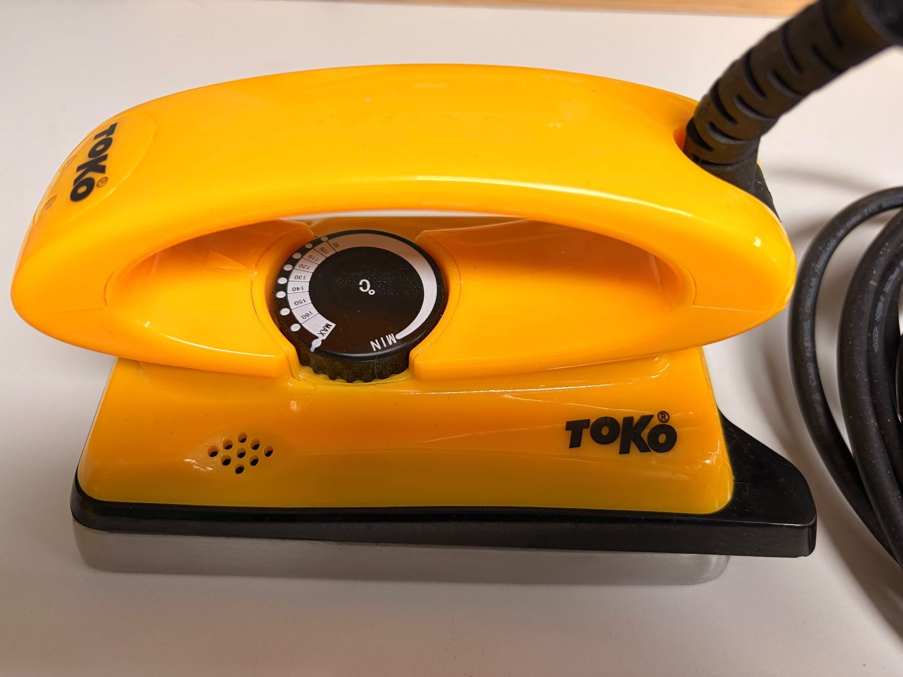 Toko Wachs-Eisen T8 Bügeleisen - Gelb - Ski / Snowboard (Gebraucht) in ...
