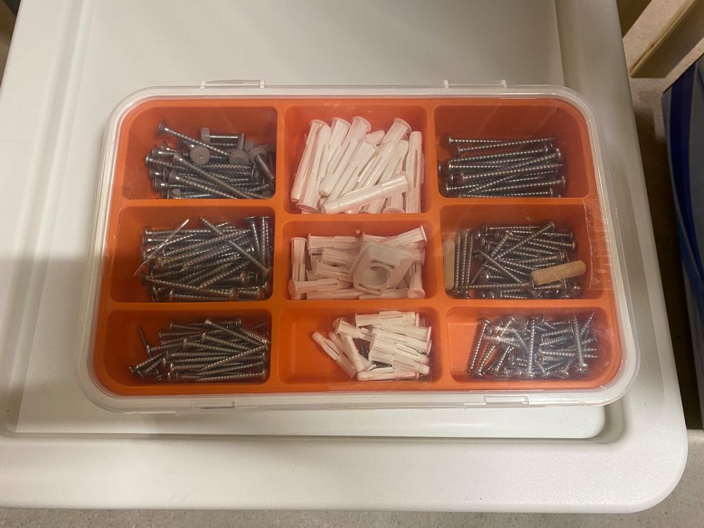 Ikea Screw and Plug Set (Gebraucht) in Zürich für CHF 1 – nur Abholung auf Ricardo kaufen