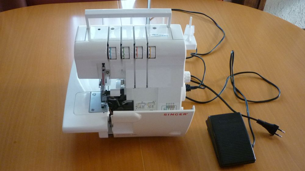 Overlock Singer 14SH654 Differential Feed Nähmaschine | Kaufen auf Ricardo