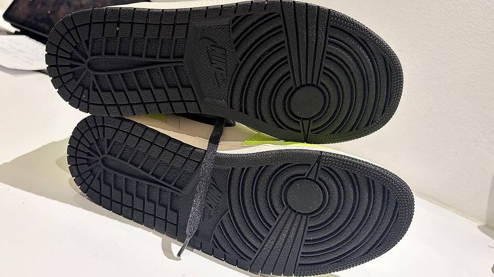 Jordan High, black white fluo, 42 (Gebraucht) in Lugano für CHF 120 ...